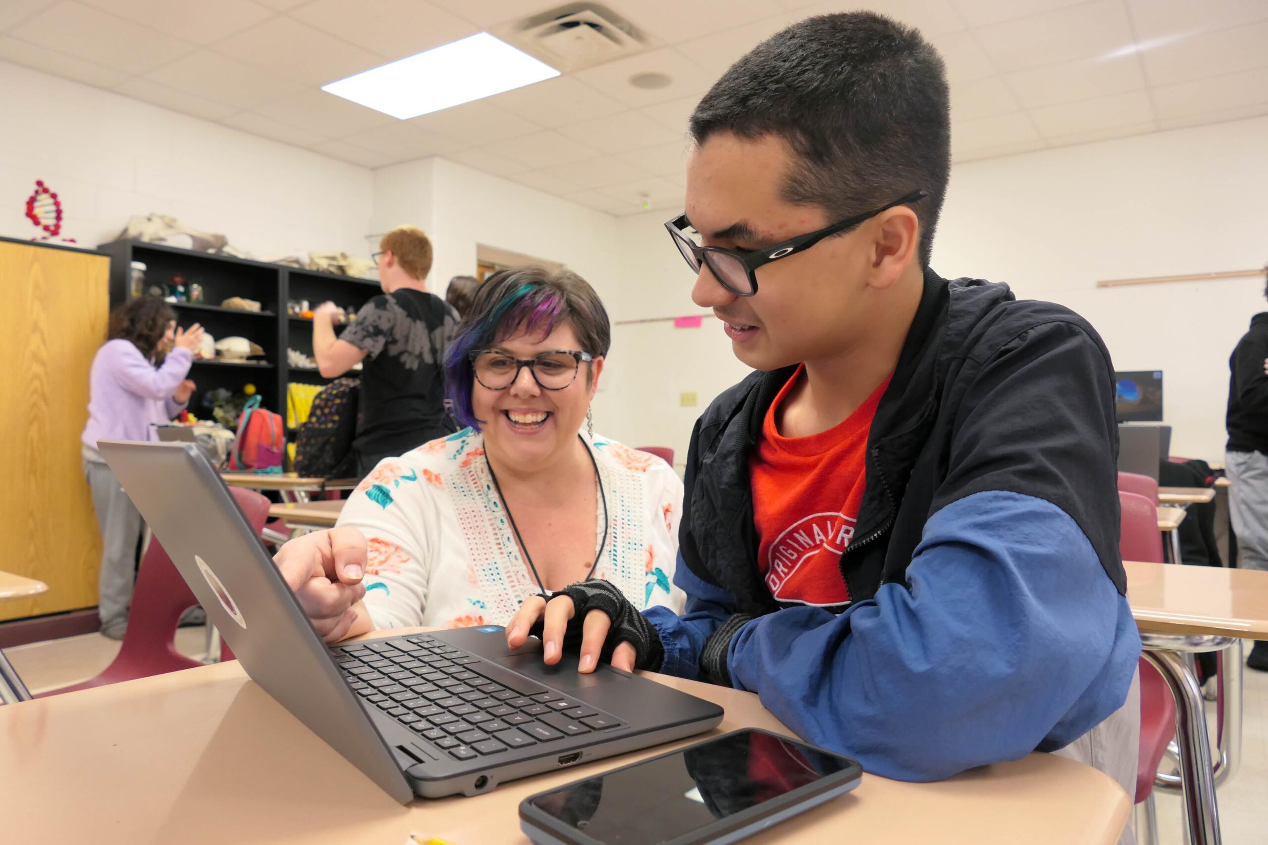 Alachua County Public Schools names finalists for Teacher of the Year ...