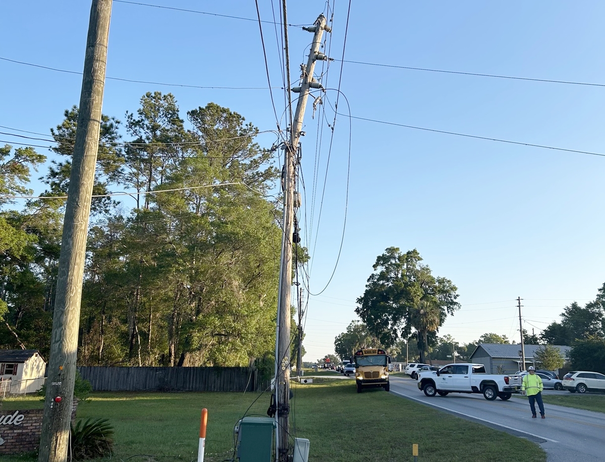 UPDATE: Power restored after vehicle strikes poles in Ocala - 352today